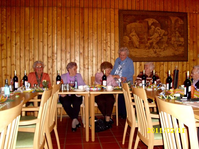 Vorsitzende Helene Springer ehrte Vereinsmitglieder. - Gelsenkirchen