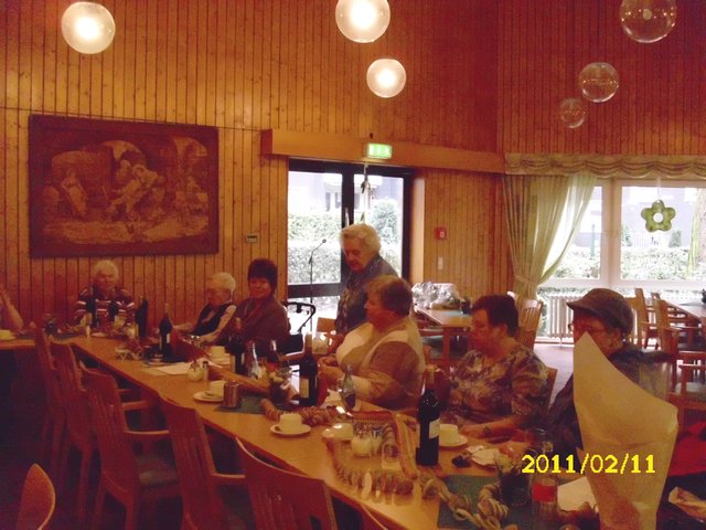 Vorsitzende Helene Springer ehrte Vereinsmitglieder. - Gelsenkirchen