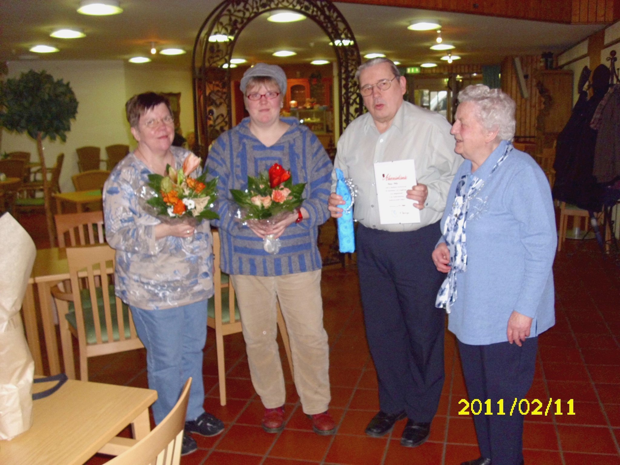 Vorsitzende Helene Springer ehrte Vereinsmitglieder. - Gelsenkirchen