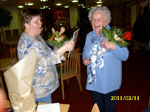 Vorsitzende Helene Springer ehrte Vereinsmitglieder. - Gelsenkirchen