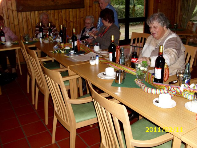 Vorsitzende Helene Springer ehrte Vereinsmitglieder. - Gelsenkirchen