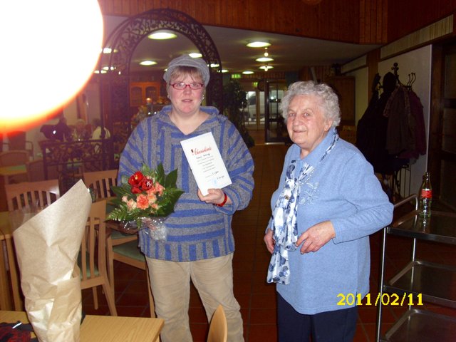 Vorsitzende Helene Springer ehrte Vereinsmitglieder. - Gelsenkirchen