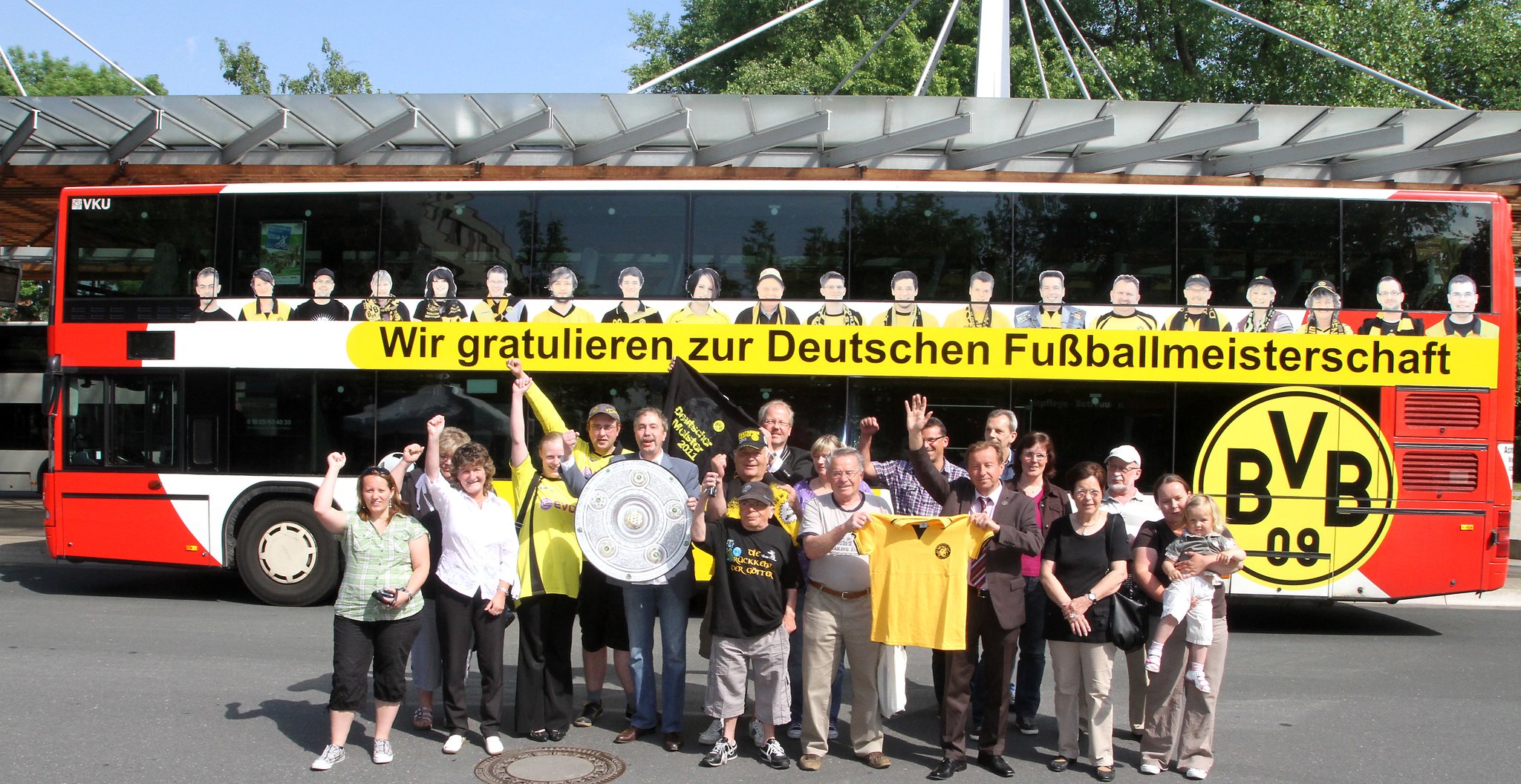 BVB-Fan-Bus steht für die Fahrt zur Meisterfeier in den Startlöchern ...