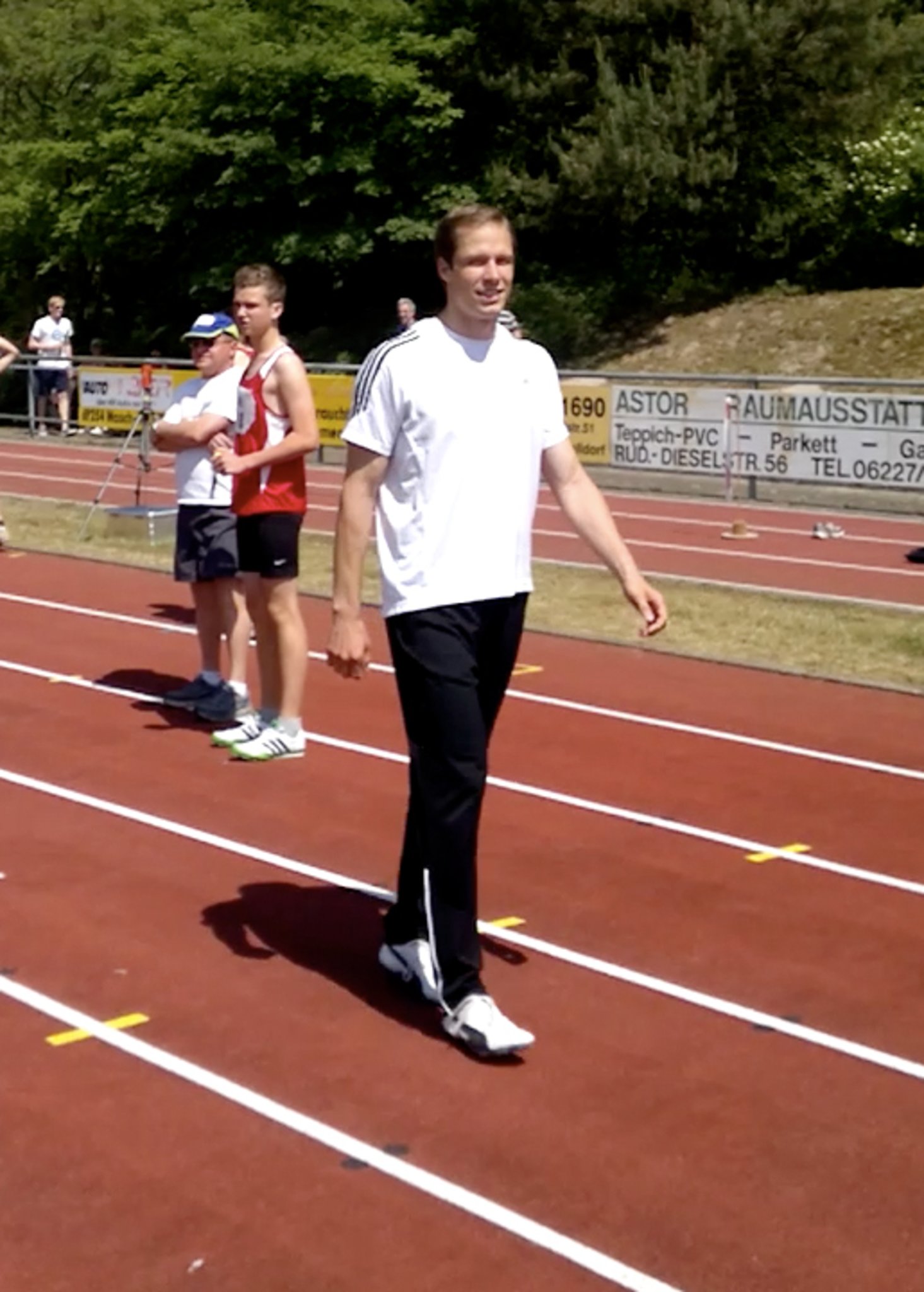 Jens Keienburg startet mit Bestzeit über 300m in Saison - Oberhausen