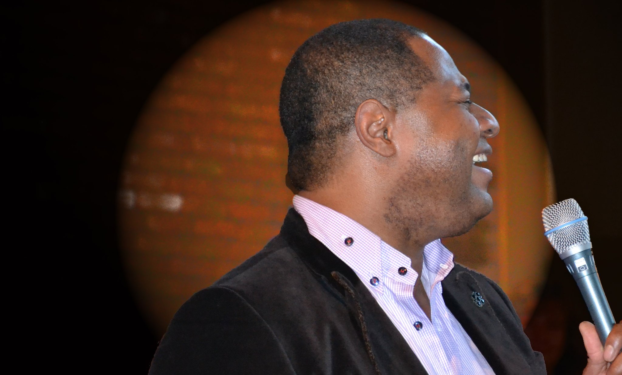 Gospelstar David Thomas brachte die Trinitatiskirche zum Brodeln - Bochum