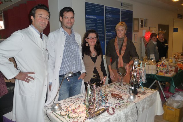 Weihnachtsbasar der Bürgerhilfe Gerresheim im Gerresheimer Krankenhaus ...