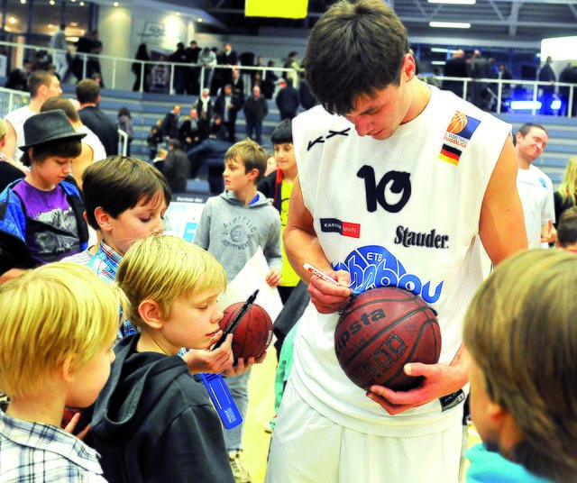 Kevin Wysocki im Interview: Basketballer will mit den Wohnbau Baskets ...