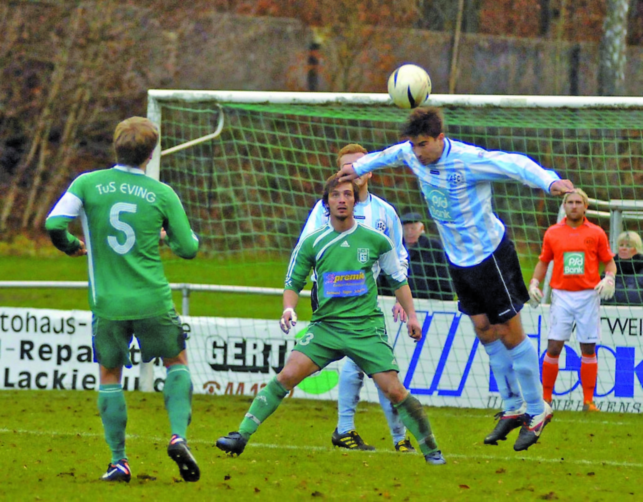 Paukenschlag: FC Brünninghausen beurlaubt Trainer Vilker Rieske ...