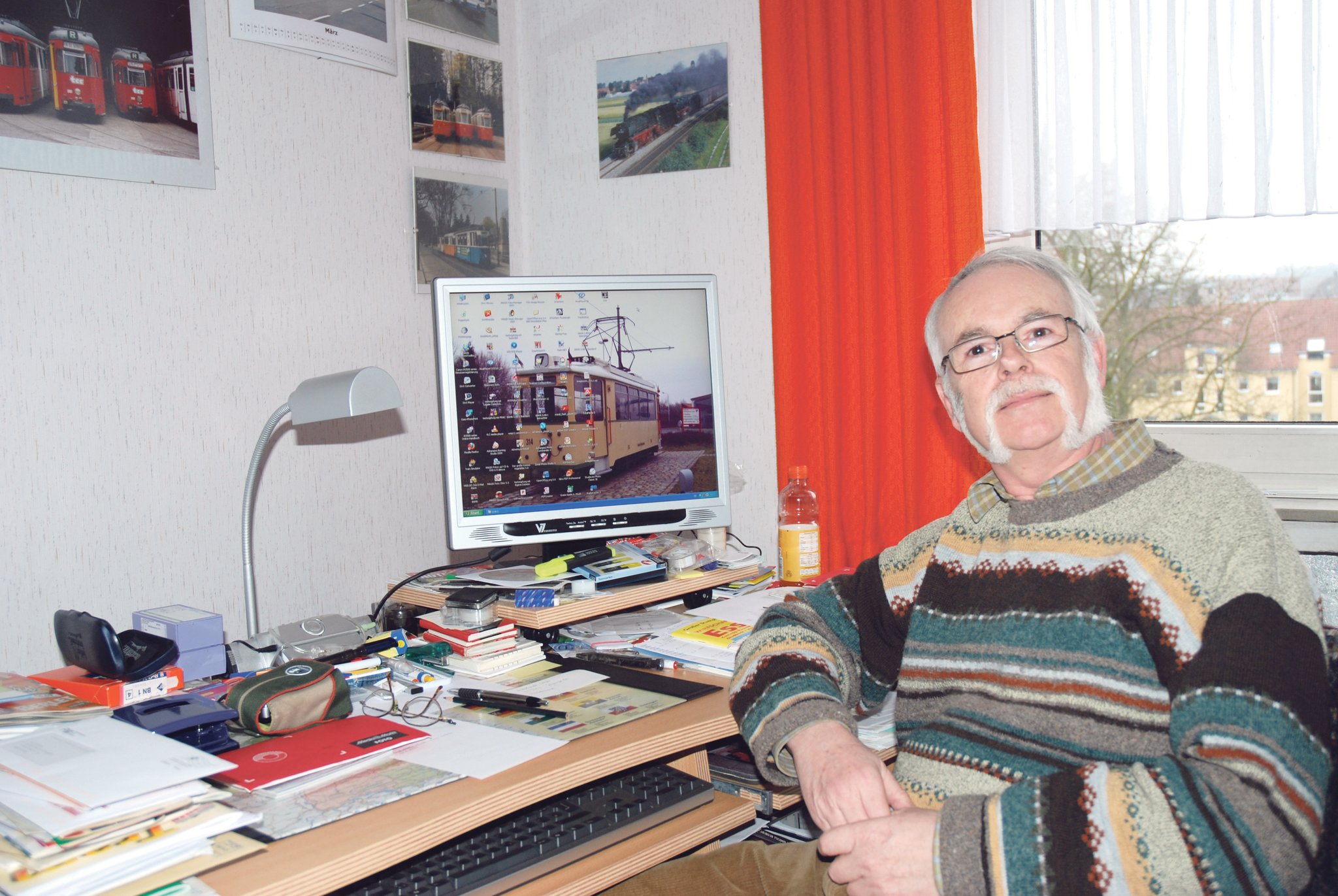 Linientreu: Ralph Bernatz veröffentlicht Straßenbahn-Buch - Herten