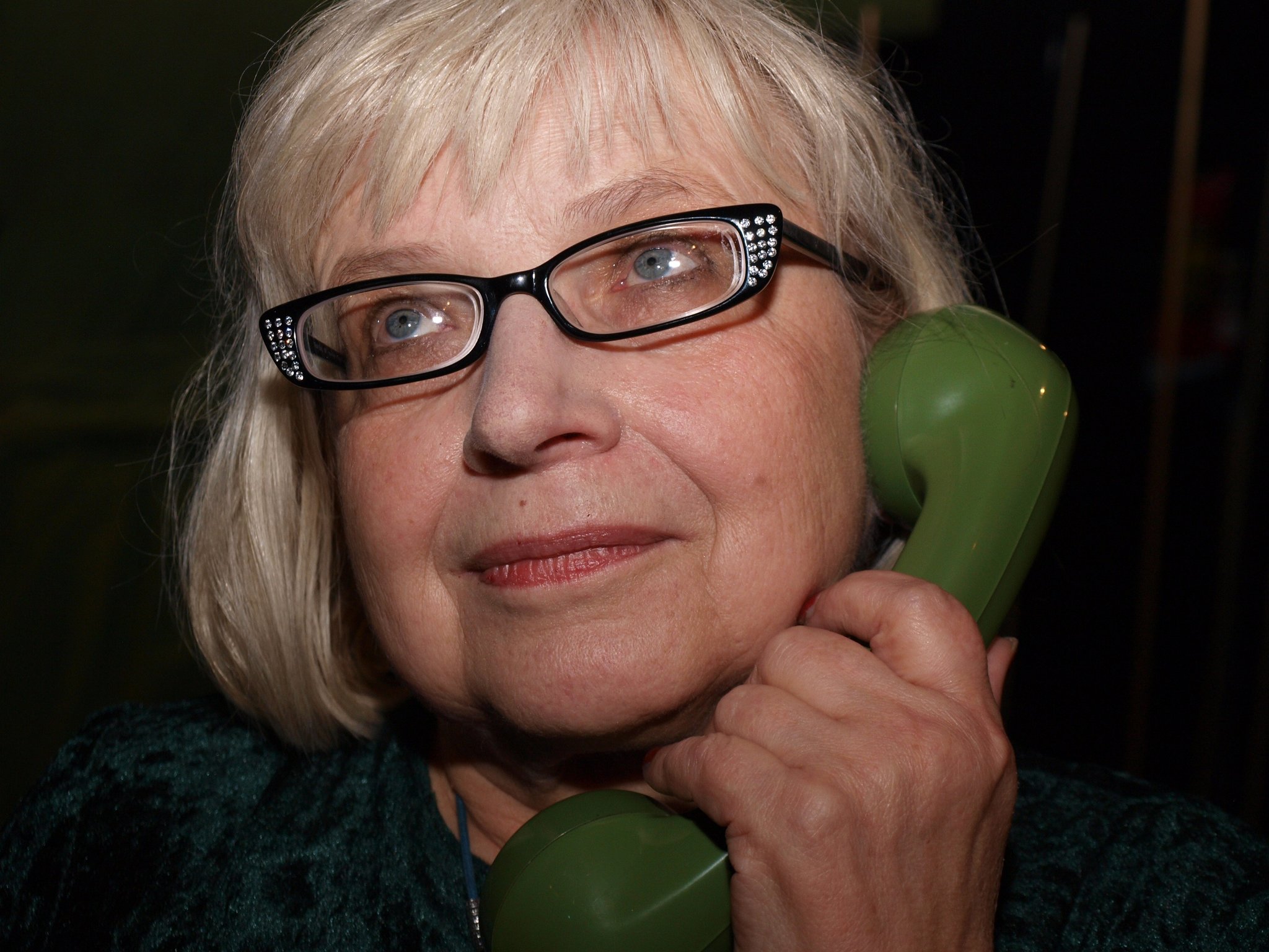 Berührende „Geliebte Stimme“ – Umjubelte Premiere im „Theater der ...