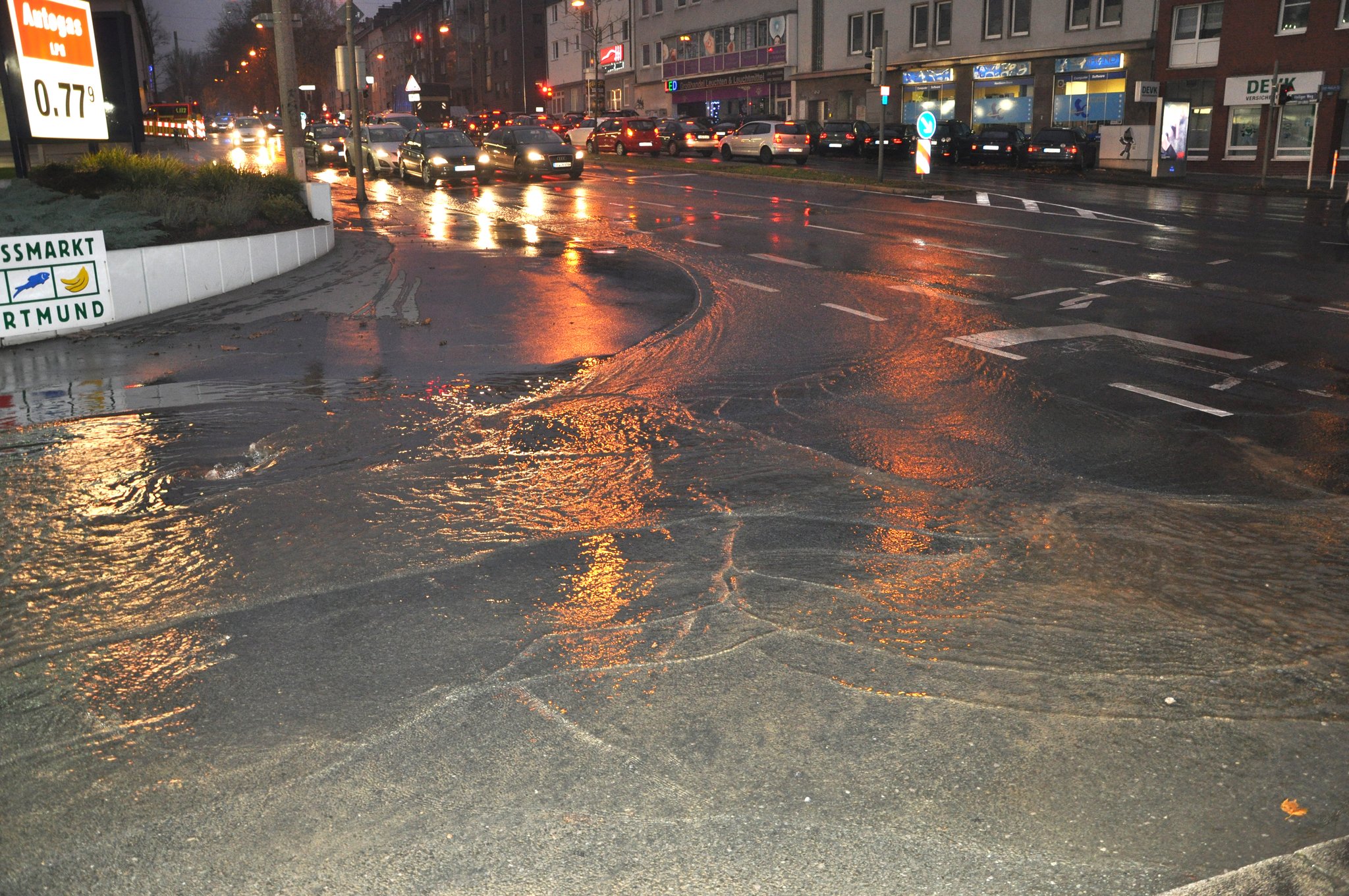 Wasserrohrbruch in der City - Dortmund-City