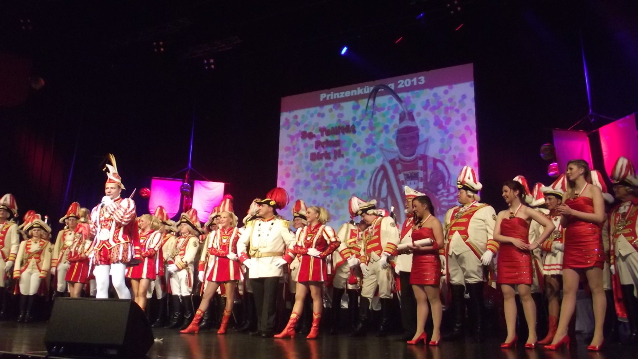 Prinz Dirk II. regiert Duisburgs Narren – Grandiose Prinzenkürung im ...