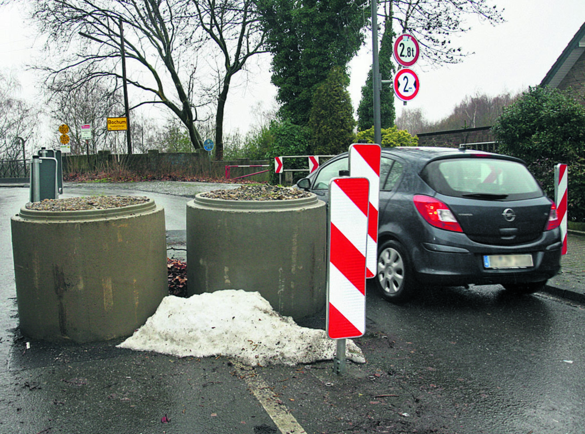 Autos müssen sich über die Brücke "quetschen" - Herne