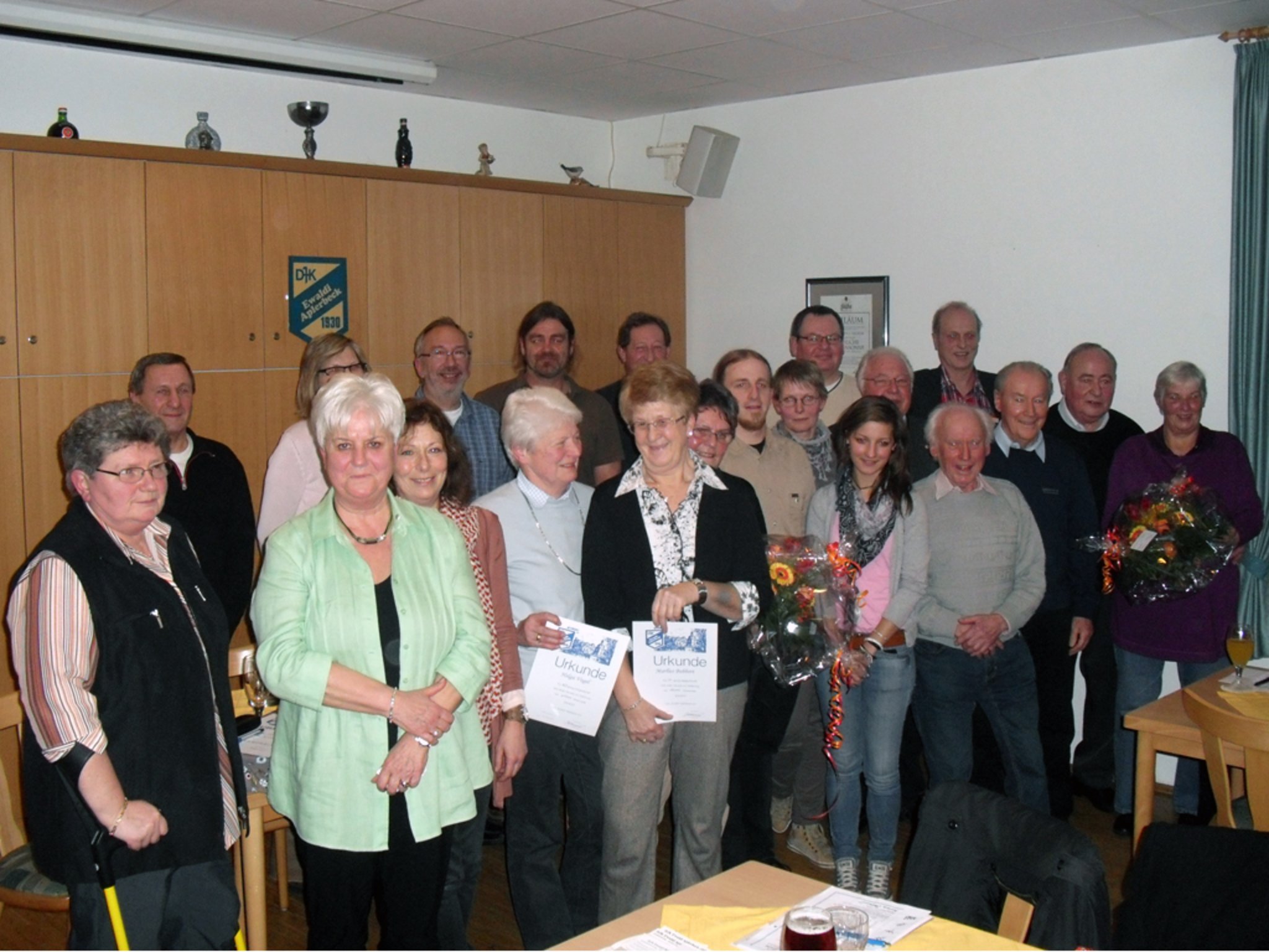 Großer Applaus für Sportler der DJK Ewaldi - Friedhelm Althans seit 23 ...