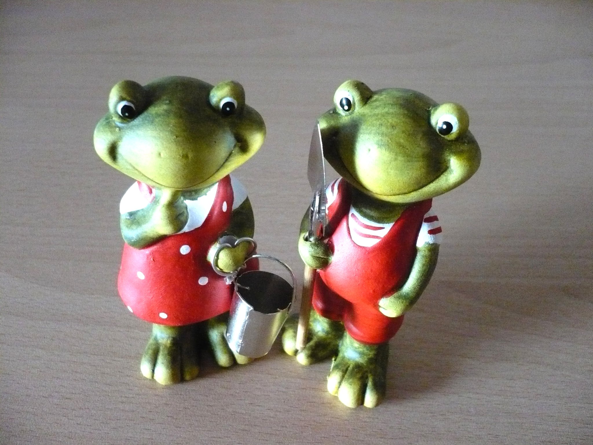 Ein Frosch - das konnte nicht sein - auch ein Pärchen musste es sein ...