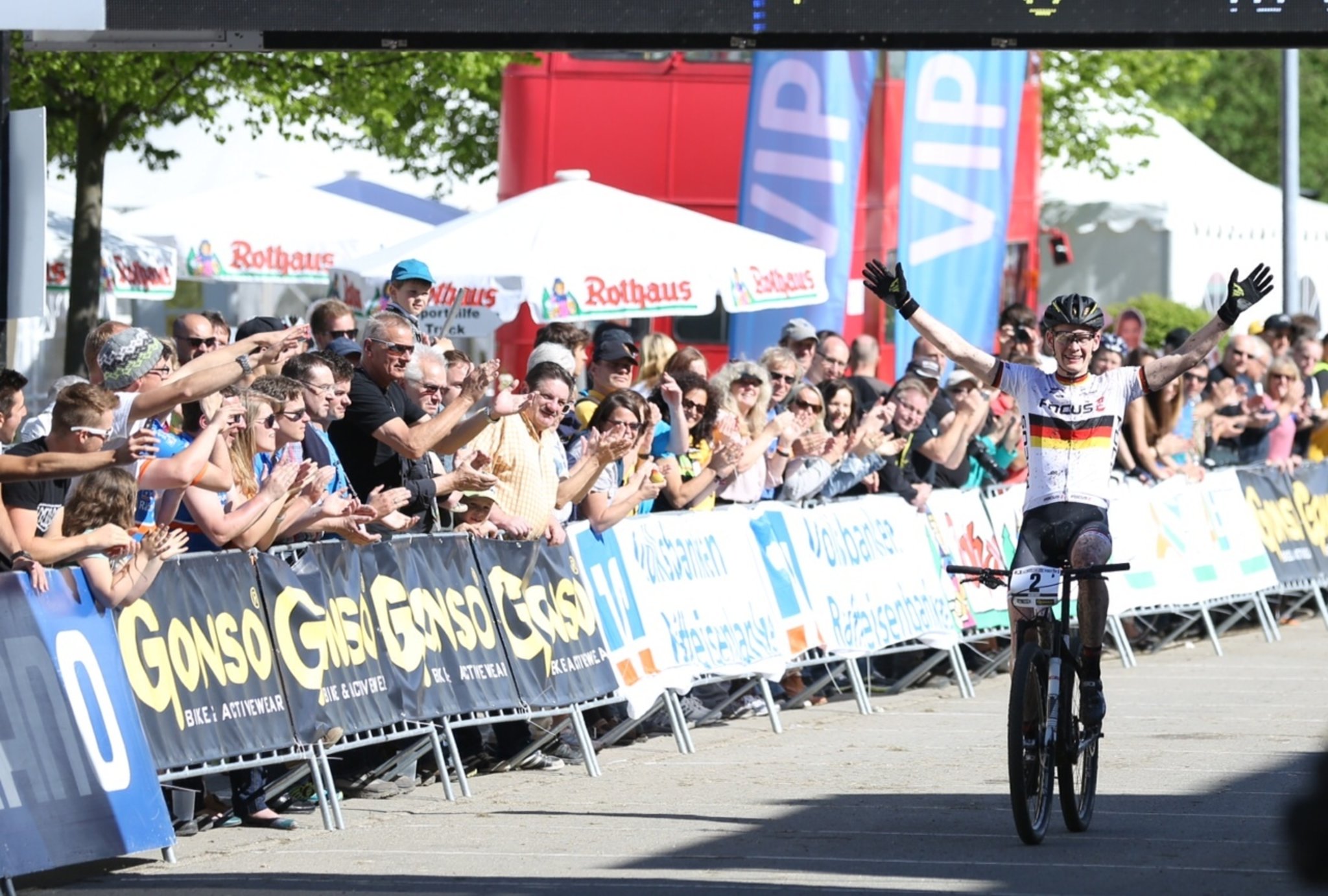 Mountainbike: Markus Schulte-Lünzum fährt zu seinem ersten Weltcupsieg ...
