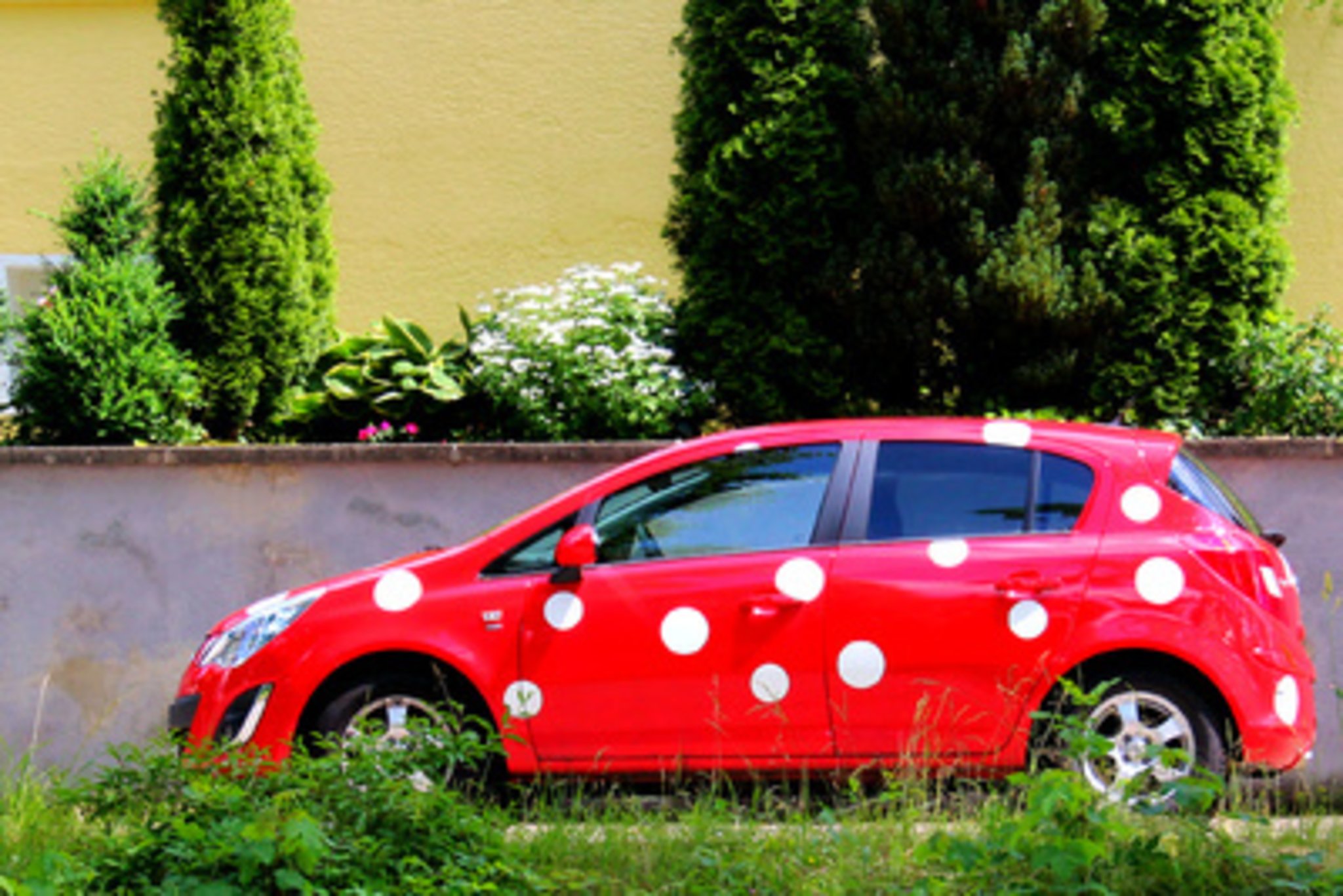 Glosse: Den Straßen mehr Farbe! Bunte Autos erobern den Asphalt zurück ...