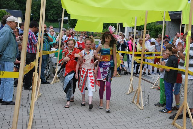 Schule Haus Freudenberg feierte Schulfest frei nach Christo - Kleve