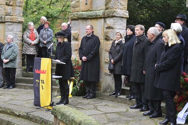 Volkstrauertag - Zum Gedenken der Toten am Ehrenmal - Fotostrecke - Gladbeck
