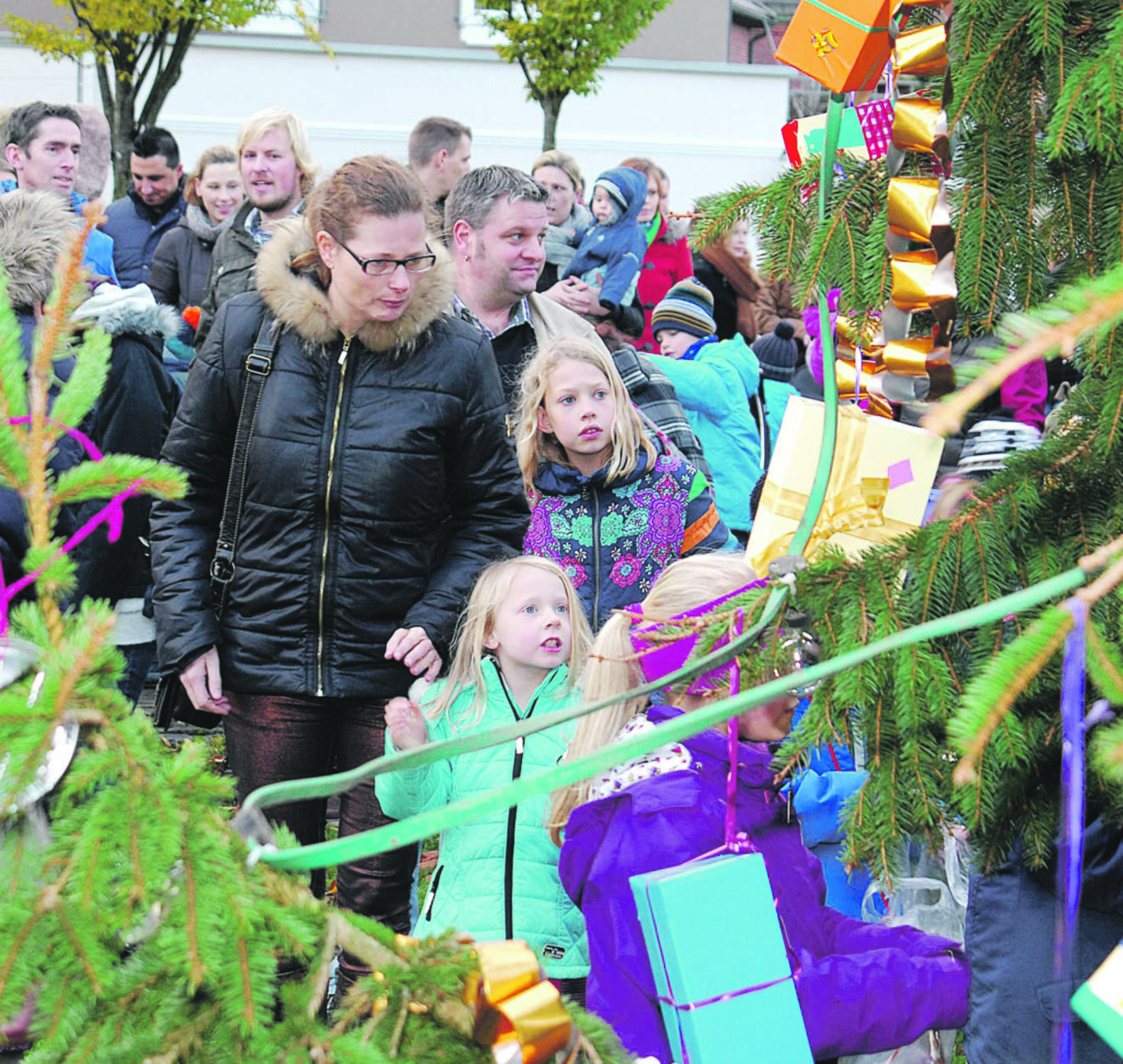 Der Dorfplatz wurde zum kleinen Weihnachtsmarkt - Rees