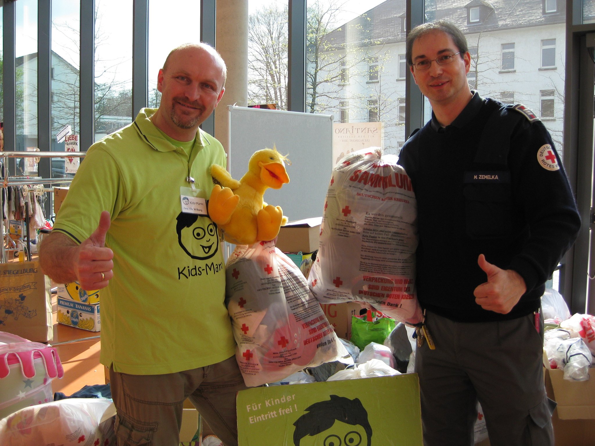 Kids-Markt spendet Kinderkleidung an DRK Letmathe - Iserlohn-Letmathe