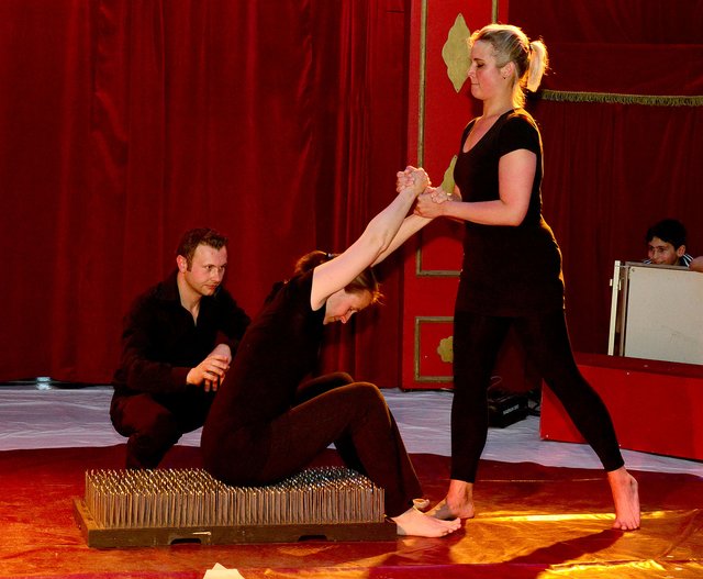 Herrrreinspaziert! Zirkus Cos-Da-Lino mit Fakir-Scherben"Tanz" - Essen-West