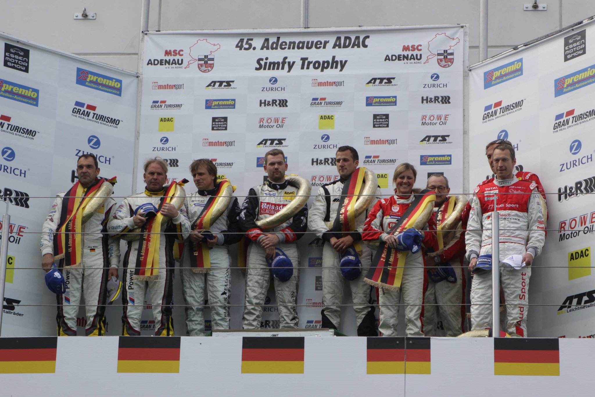 Lance David Arnold siegt beim 4. Rennen zur VLN ...