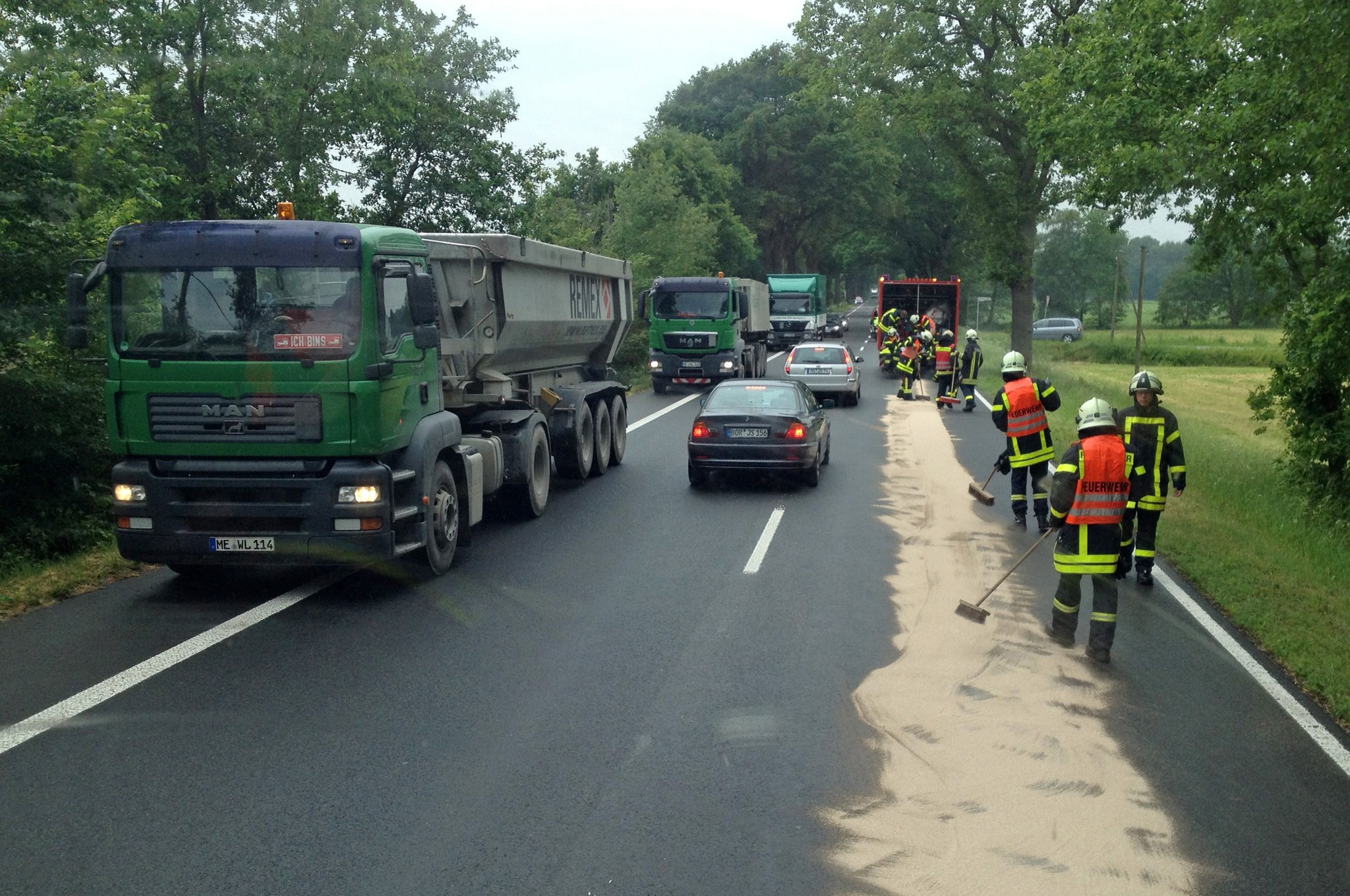 4 km Ölspur zwischen Lippramsdorf und Wulfen nach Lkw Defekt - Dorsten