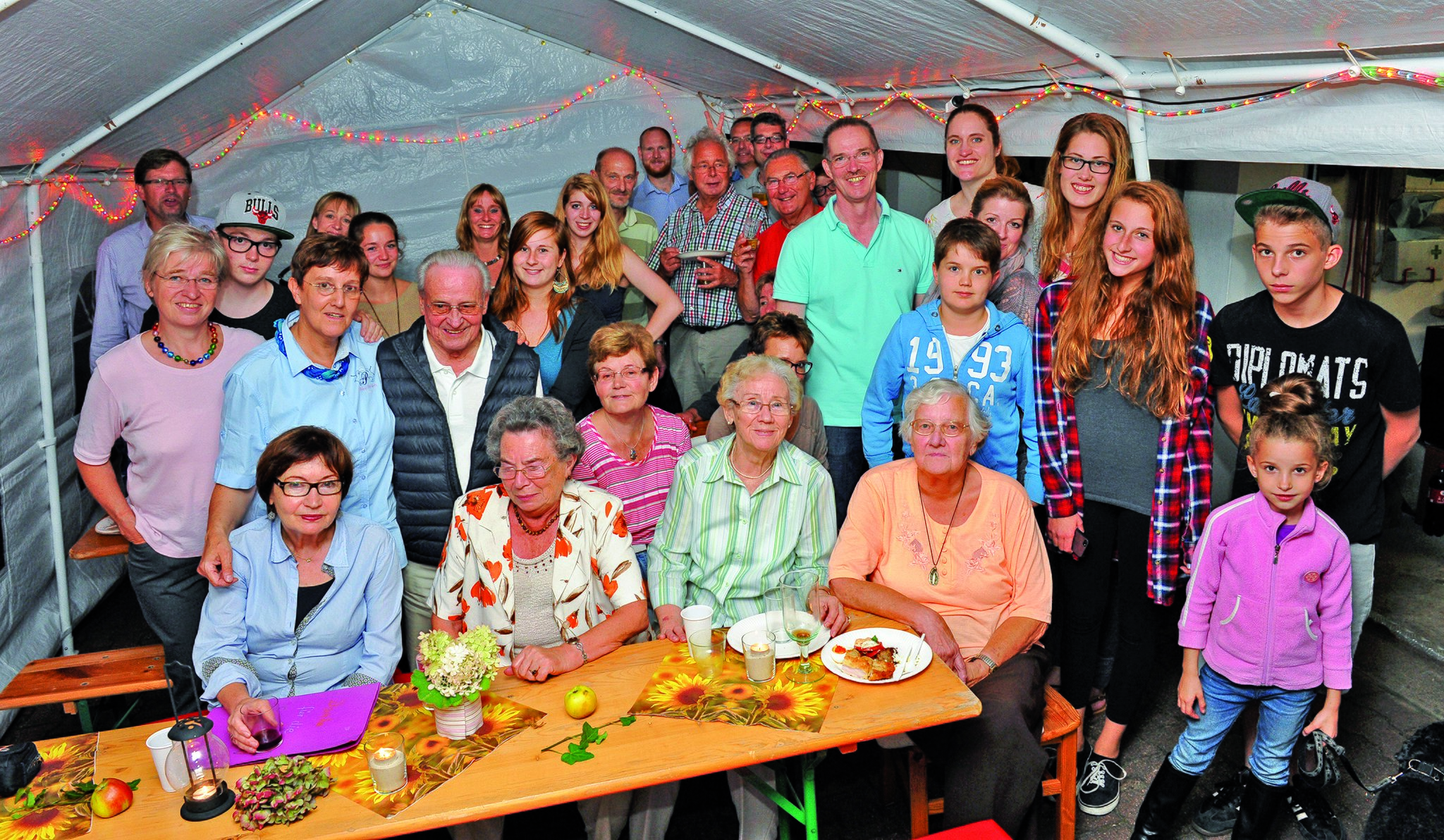 Wenn aus Nachbarn Freunde werden - Straßenfest am Schiefenberg - Essen ...