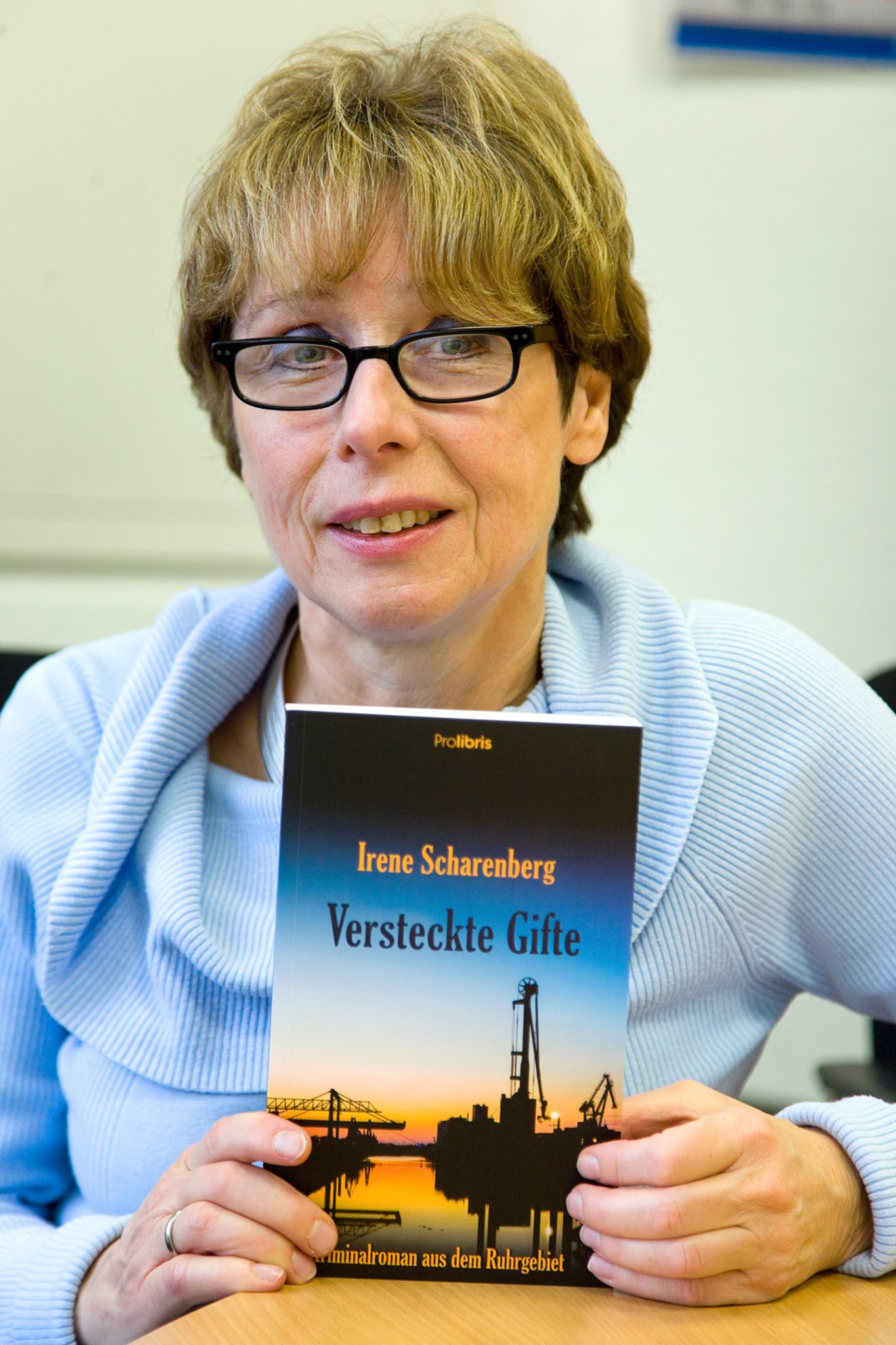 Von einer Leiche auf der Kohleninsel - „Versteckte Gifte“ von Irene ...