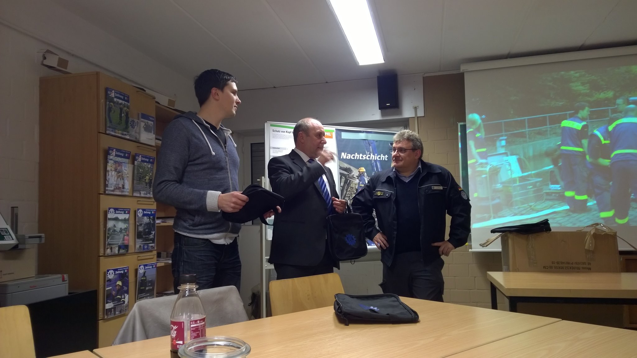 Michael Gerdes MdB nicht nur als St. Nikolaus beim THW Gladbeck/Dorsten zu Gast - Dorsten