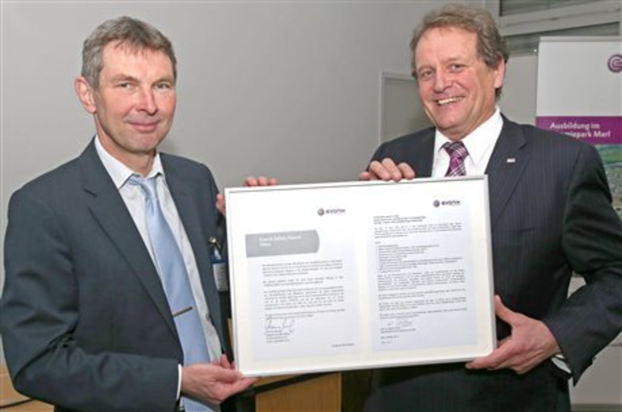 Evonik-Ausbildung, zehn Jahre ohne meldepflichtigen Unfall im ...