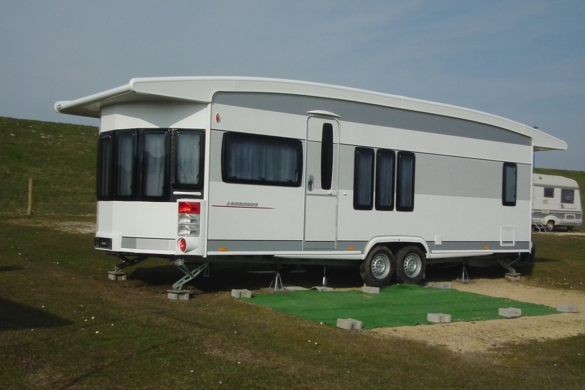 Wohnwagen - eine etwas andere Form - Menden (Sauerland)