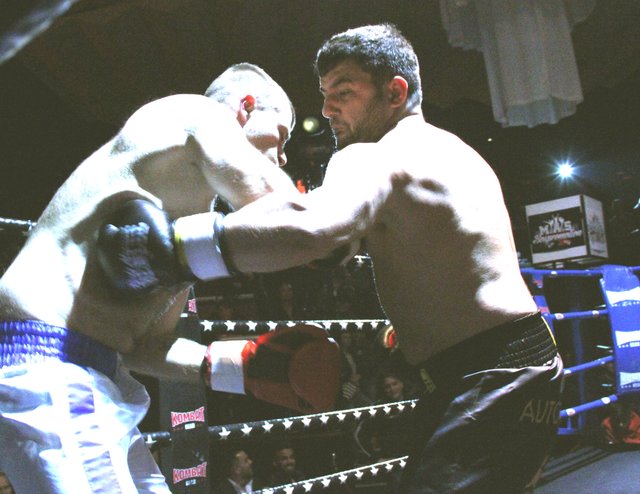 „Don“ Granit Shala gewann auch den 6. Kampf in Folge durch K.o. - Essen-Süd