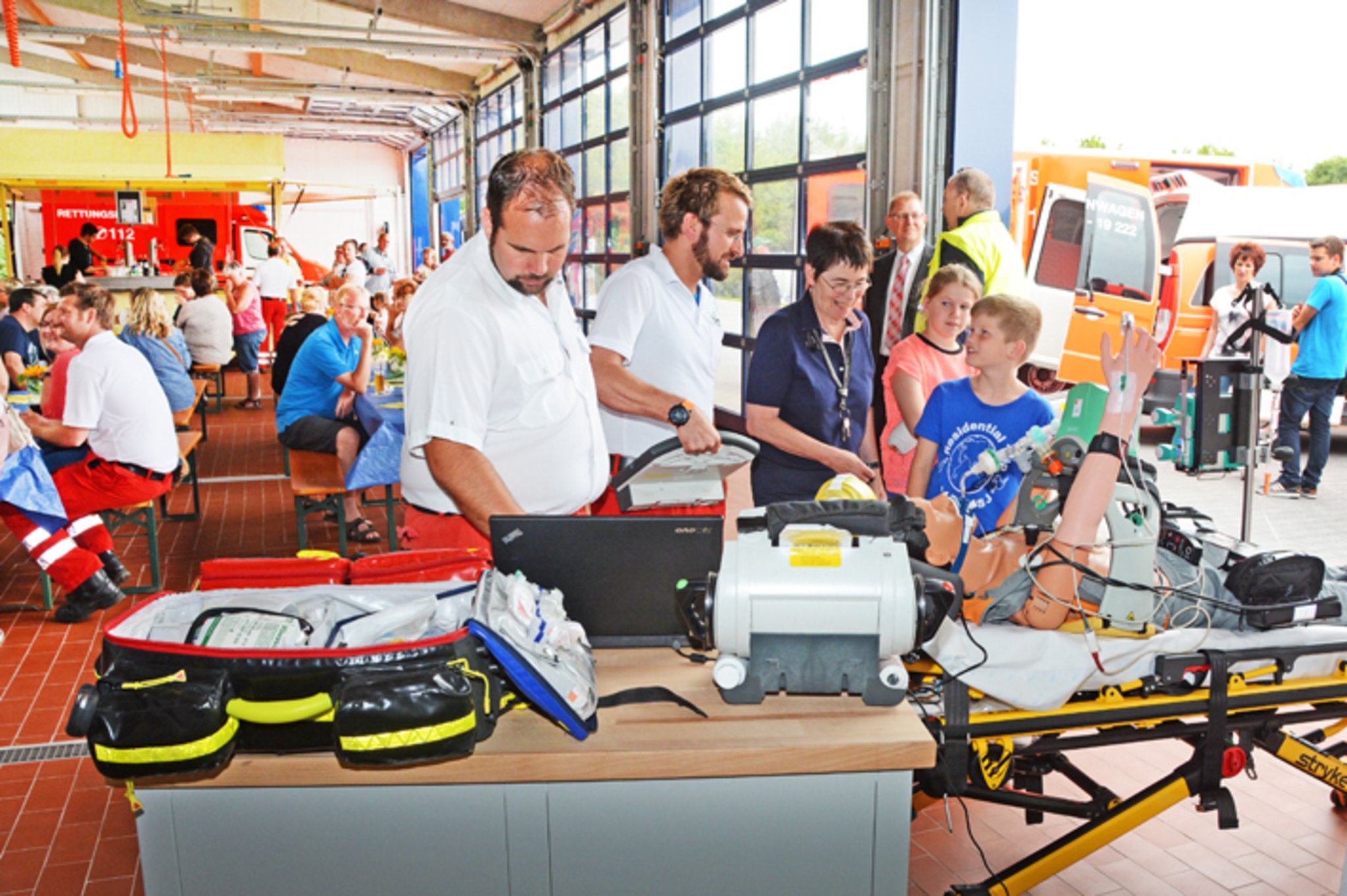Großes Interesse am Rettungdienst: Tag der offenen Tür bei neuer ...
