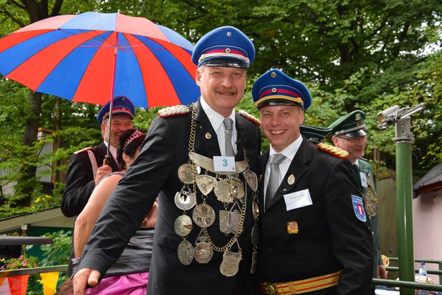 Arnsbergs neuer Stadtschützenkönig: Werner Kosik holt die Krähe ´runter ...
