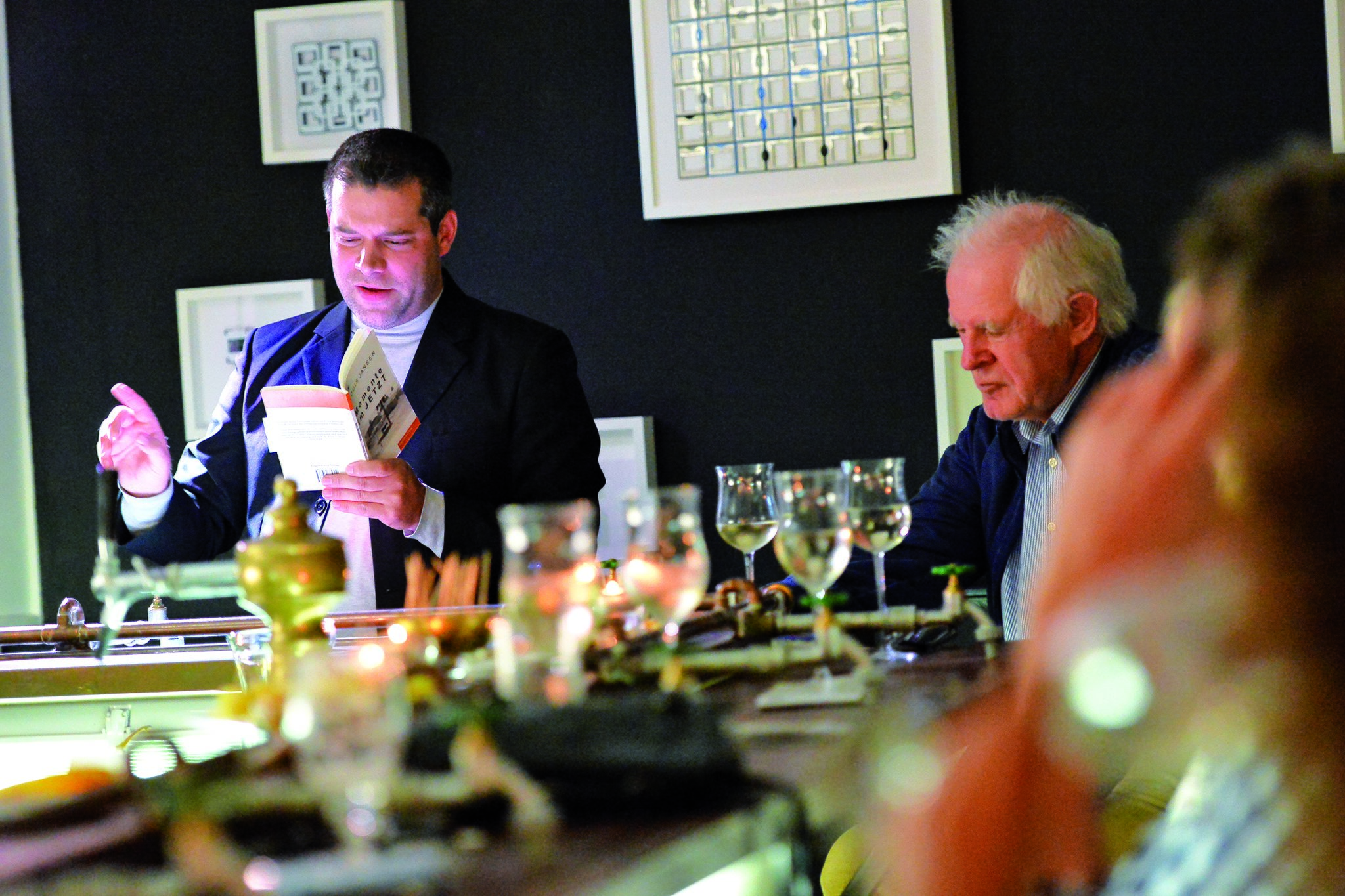 Ein leichter, satirischer Abend... kunstwerden: Lesen am Tresen mit ...