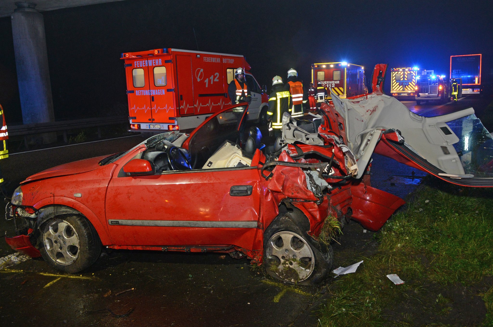 Ein Toter und drei Schwerverletzte auf der A31 zwischen Dorsten und Schermbeck - Dorsten