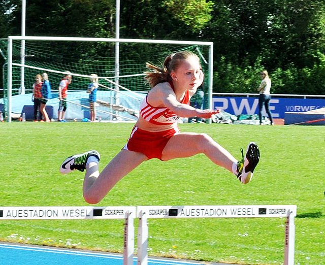 Elisa Stumpen (WTV) bekommt den Sportpreis des 3. Quartals 2015 vom SSV ...