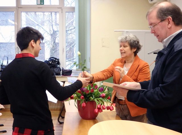 Schüler aus dem Erich-Brost-Berufskolleg sammelten 1.222,20 Euro für ...