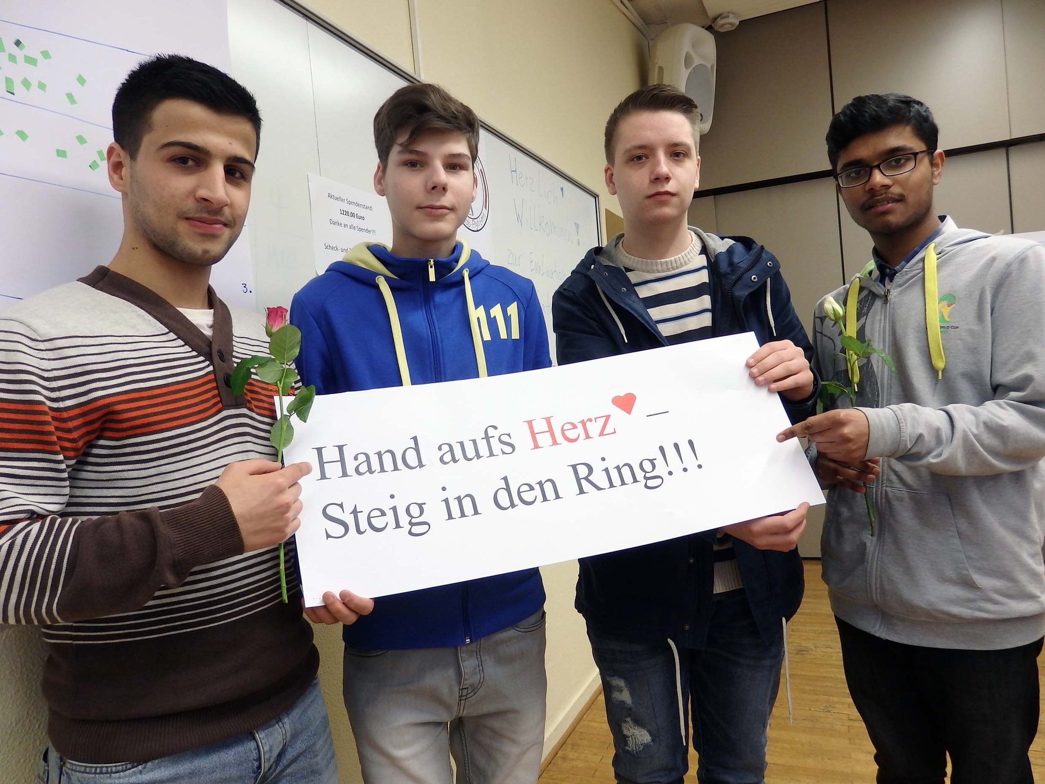 Schüler aus dem Erich-Brost-Berufskolleg sammelten 1.222,20 Euro für ...