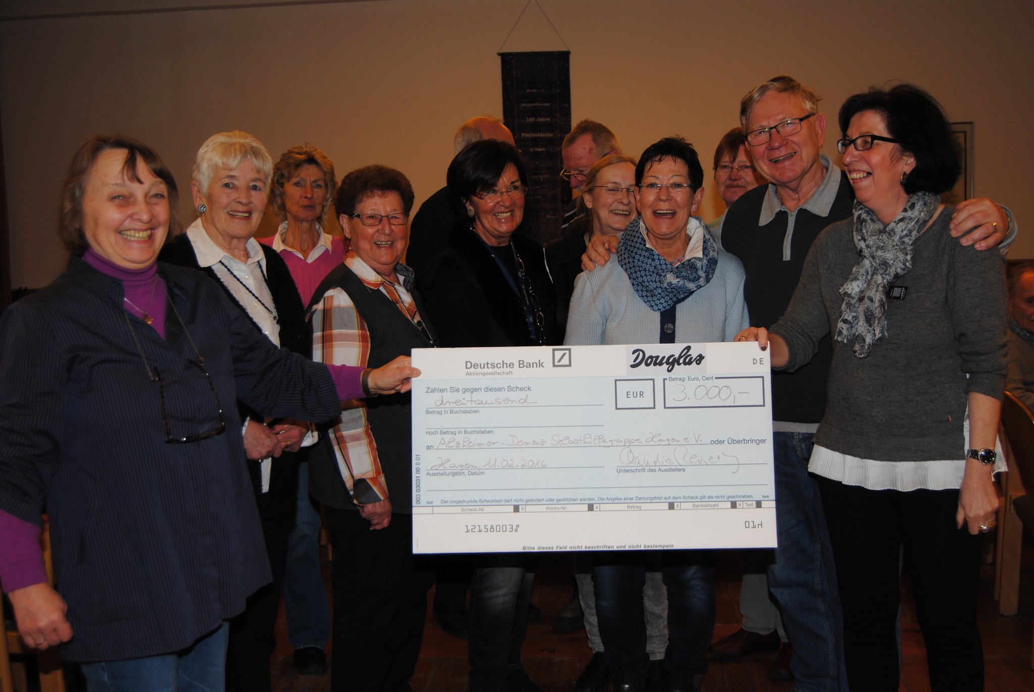 Großzügige Spende von Douglas für die Alzheimer-Demenz ...