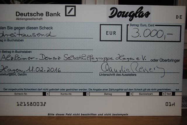 Großzügige Spende von Douglas für die Alzheimer-Demenz ...