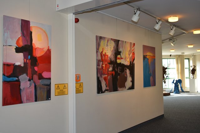 Kunstausstellung "Kunst der Farbe" - Fotos und Skulpturen - im Neuen ...