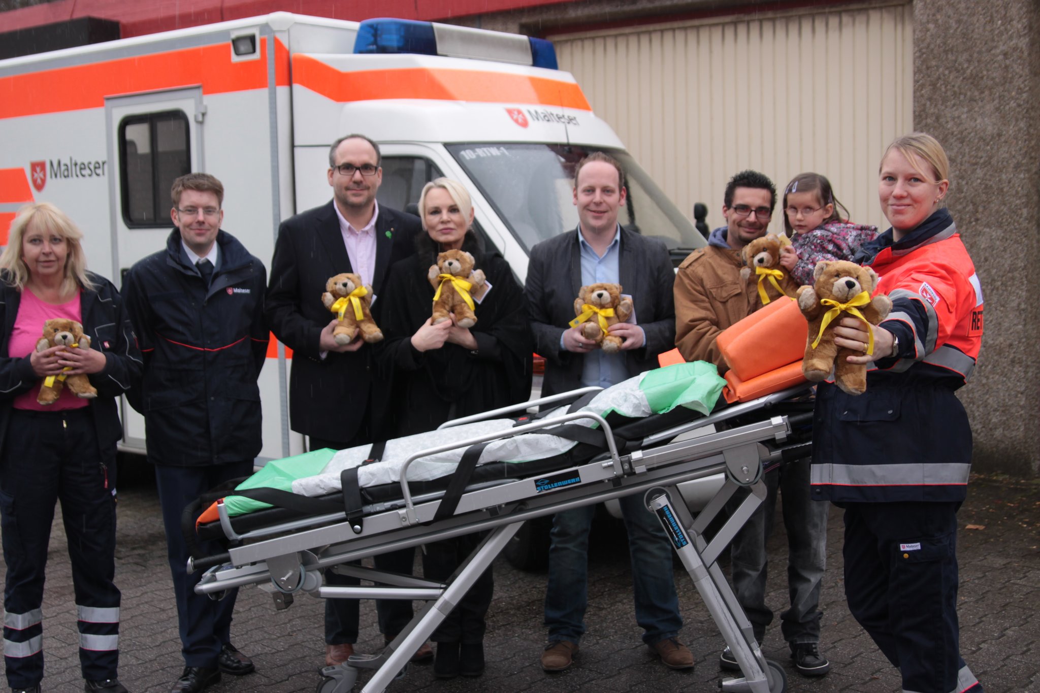 Malteser Hilfsdienst bekommt Teddybären - Hagen