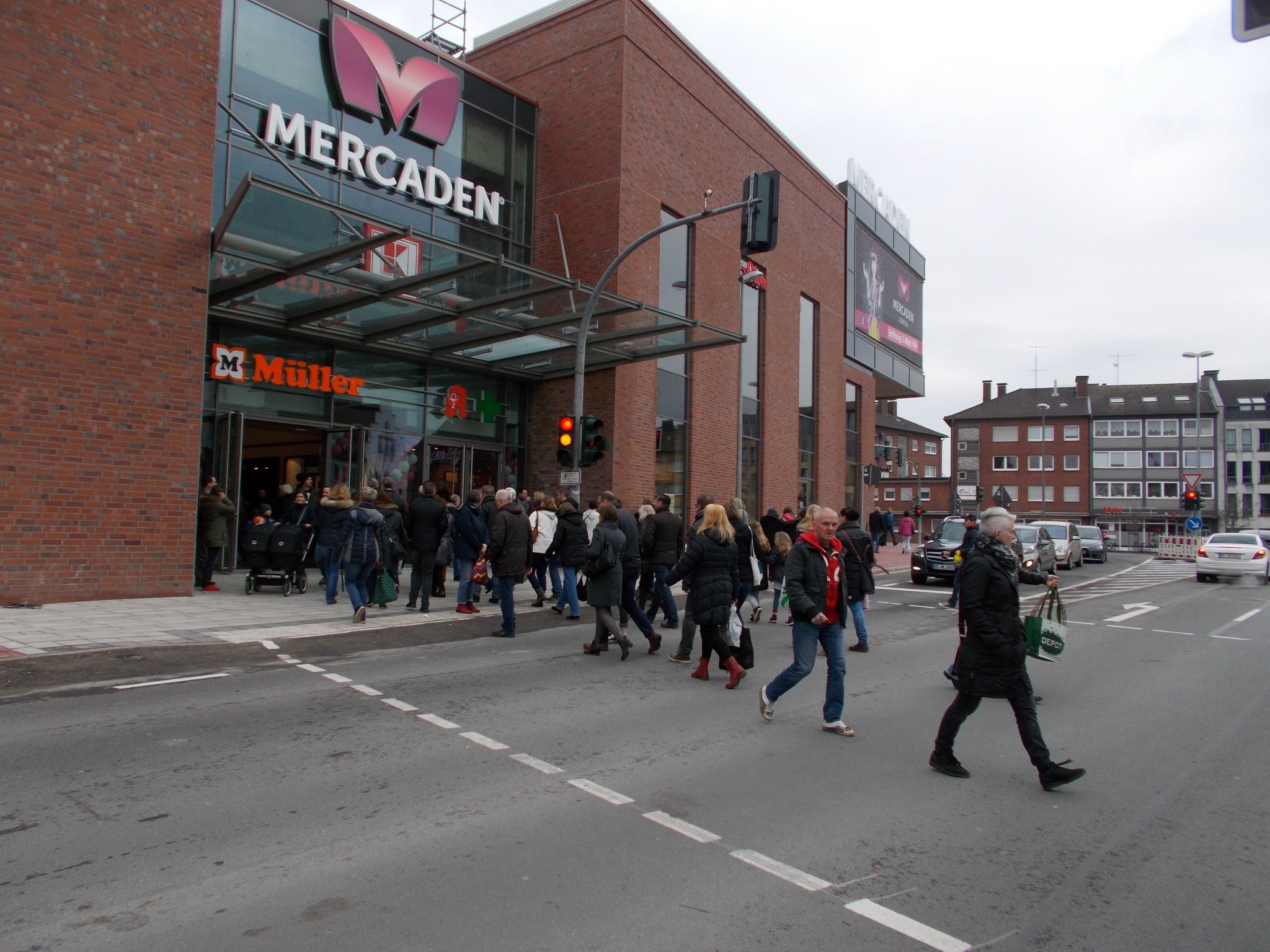 Der rote Teppich ist weg. Zwei Tage nach Eröffnung der Mercaden. - Dorsten