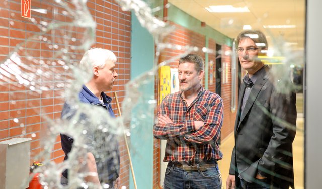 Fotos und Video vom Einbruch in die Gustav-Heinemann-Gesamtschule ...