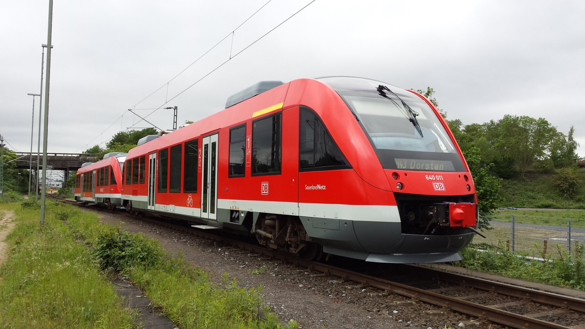 RB 43: Modernere Züge auf der Emschertal-Bahn zwischen Dortmund und ...