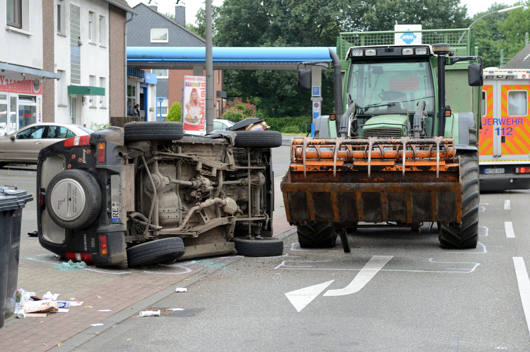 Schwerer Unfall zwischen Traktor und Pkw - Dorsten