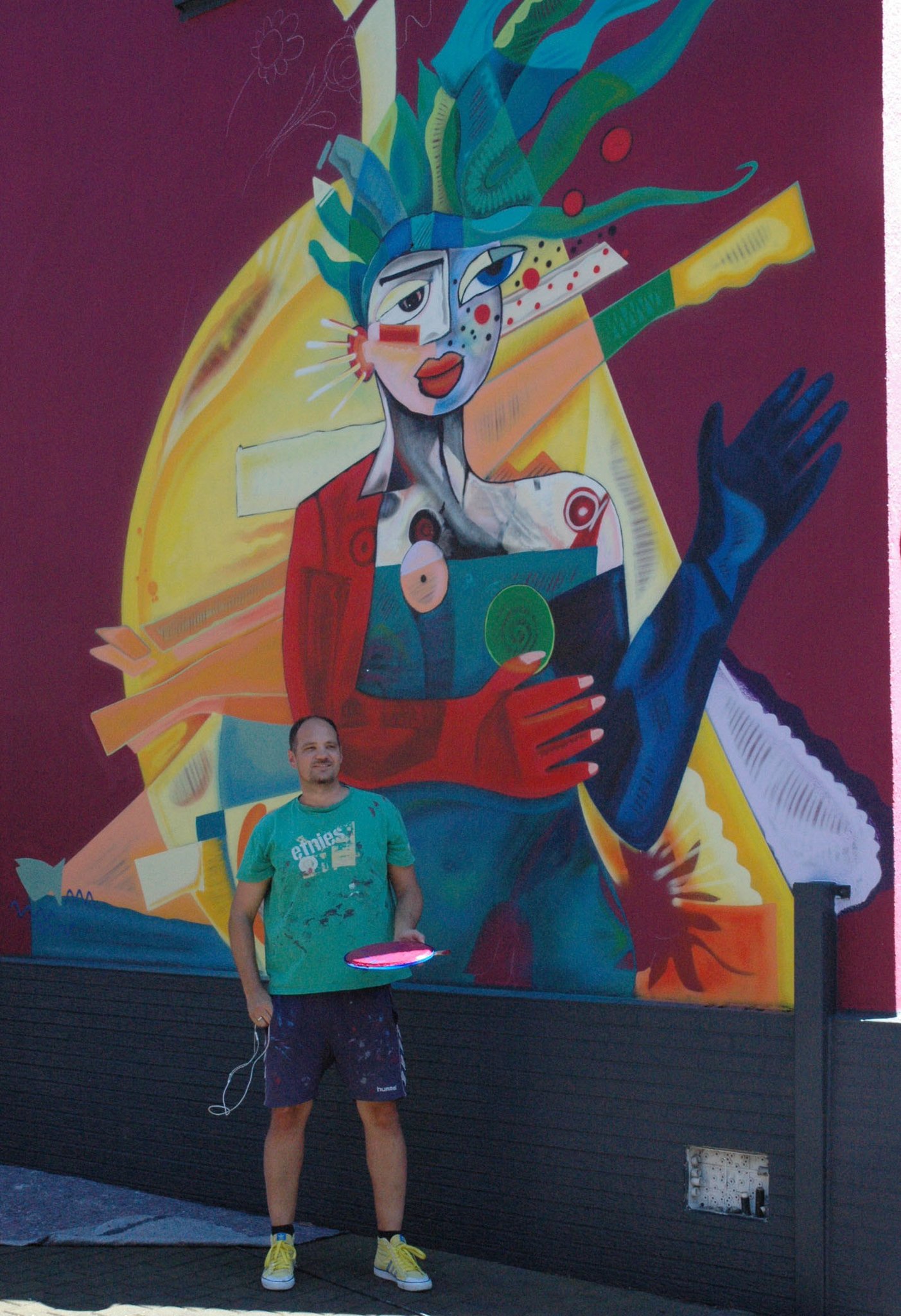 Haus an der Levinstraße ist farbenfrohe Hommage an die Künstlerin Moni ...